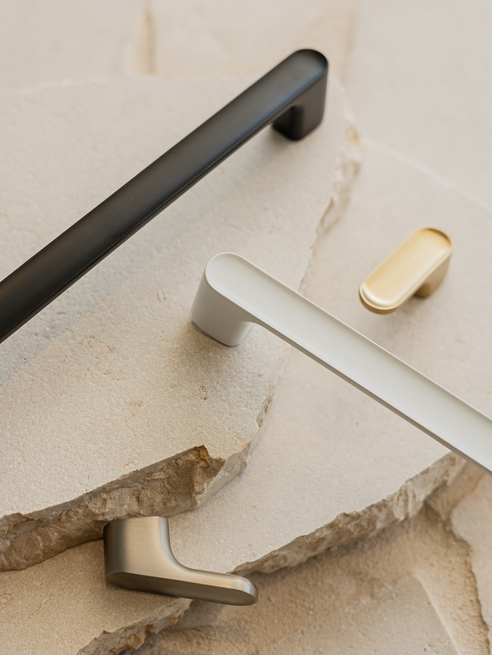 Luv – Momo Handles