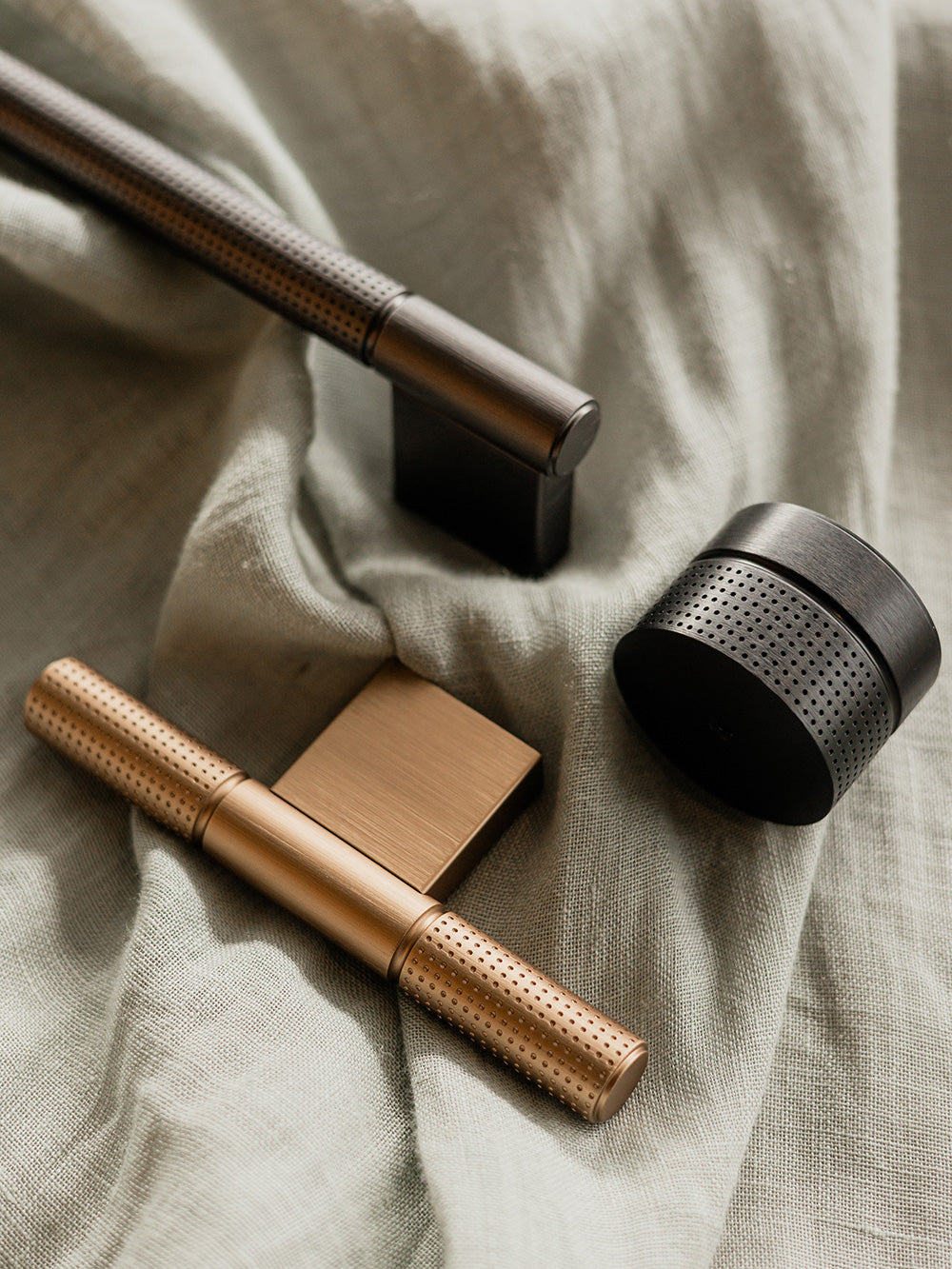 Point – Momo Handles